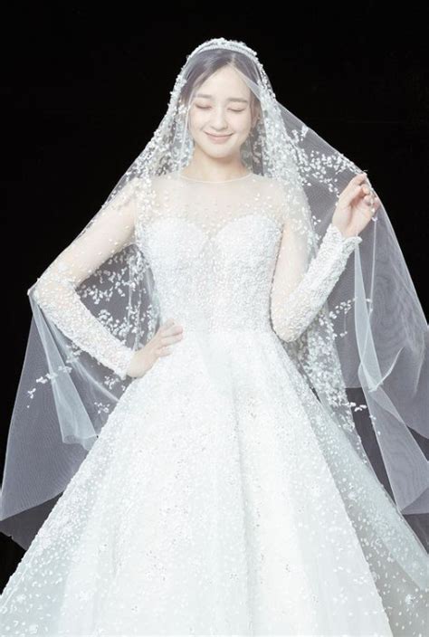 21일 결혼 손연재 웨딩드레스 자태…확 달라진 미모