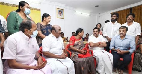 கேப்டன் விஜயகாந்துக்கு அதிமுக பொதுச்செயலாளர் எடப்பாடி பழனிசாமி நேரில்