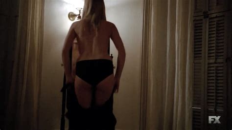 Riley Voelkel Nue Dans American Horror Story