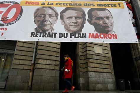 Macron Aumenta La Edad De Jubilación De Los 62 A Los 64 Años Y Los