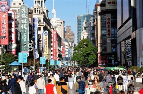上海：南京路商业步行街游客如织 人民图片网