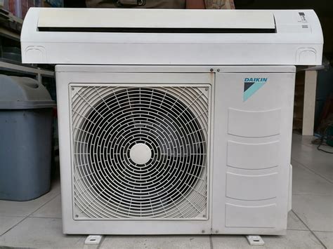 Daikin Wall Mount Split Type Air Conditioner 2 Remote Controls Tv