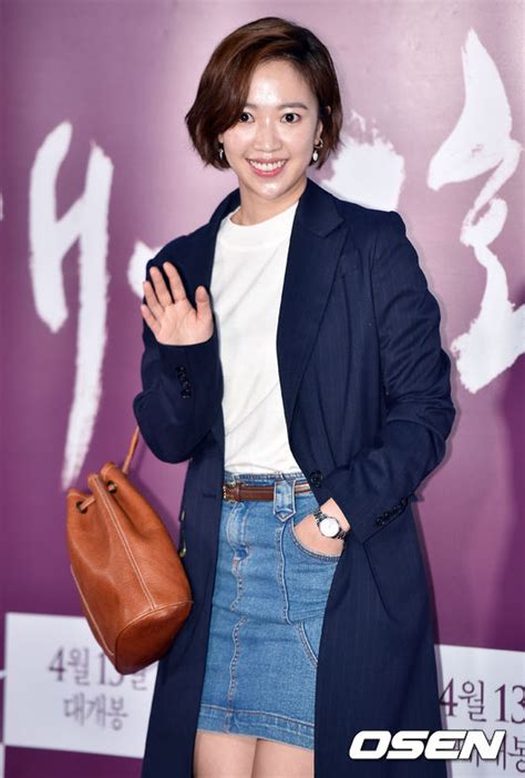 사진 전혜진발랄한 손인사