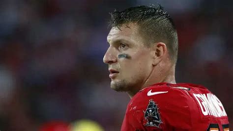 He Shouldnt Rob Gronkowskis Possible Nfl Return Leaves Fans With