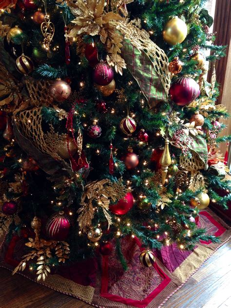 Elegant Christmas In Burgundy And Gold Gold Christmas Decorations