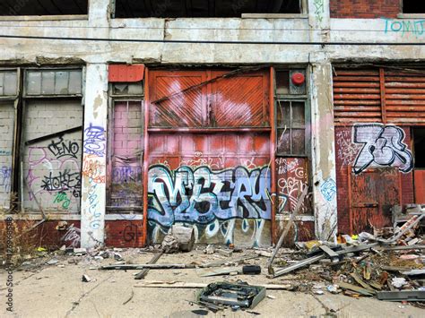 Ghetto Graffiti On Wall Toronto Street Art Graffiti Uber5000 Elicer