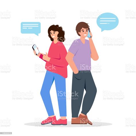젊은 웃는 남자와 여자는 채팅 대화 및 메시지 작성을 위해 스마트 폰을 들고 있습니다 소셜 미디어 개념의 커뮤니케이션 Brand