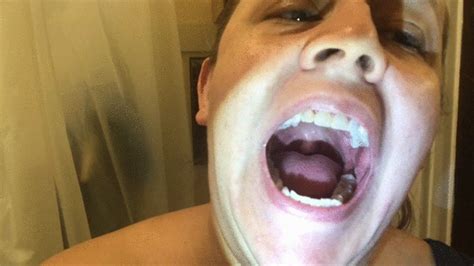 Wide Open Mouth Wiggling Uvula With Flashlight 12 2 20 Laila