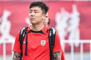 内蒙媒体：24岁的何朕宇已经决定退役，他今年在蒙超踢球