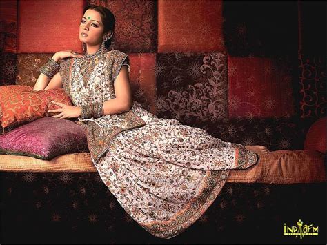 Bollywood Hot Celebrity Celina Jaitley Sexy Desktop Wallpapers Super