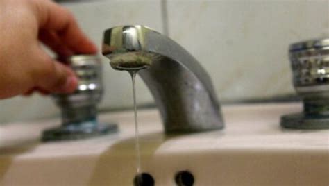 Baja presión de agua por reparación de un caño en Domingo Vásquez Lu24