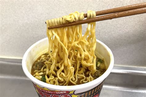 懐かしすぎる！ カップヌードル「スパイシーカレー」今となってはスパイシーじゃないかもだけど ラーメンwalker
