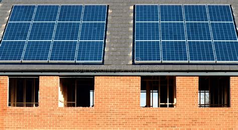 Paneles Solares Fotovoltaicos En El Techo De La Nueva Casa Techo Con