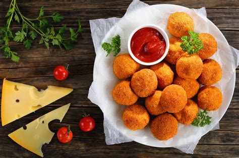 Kulki Ziemniaczane Z Serowo Czosnkowym Nadzieniem