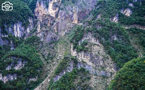 重庆108人花7年时间，付出6条生命的代价，在悬崖上凿出一条天路