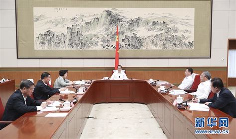 李克强主持召开国务院西部地区开发领导小组会议强调 依靠改革开放和创新发展 推动西部大开发迈上新台阶 韩正出席新闻频道中国青年网