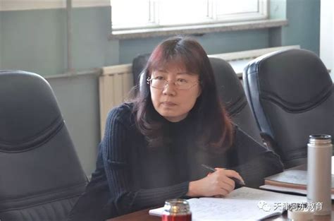 河东区教育局副局长于曦深入各高中校调研指导工作