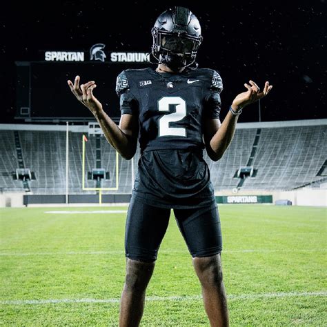 Nil Store Aidan Chiless Locker Room