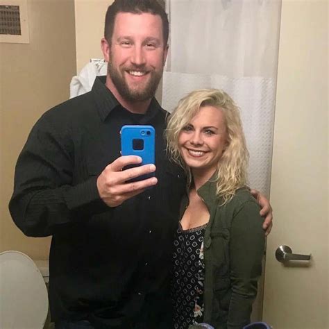 Uma Mãe Goza Com Um Homem Sujo Num Aloja Então Ele Revela A Sua