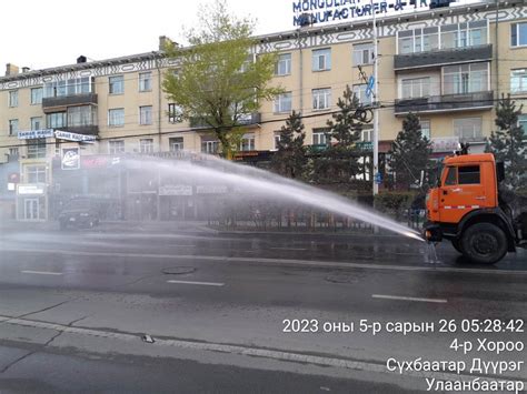 Хотын гудамж зам талбайг угаажээ