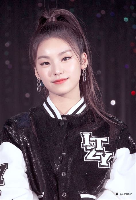 Yeji Pics On Twitter Girl Sleek Bob Hairstyles Hair Styles