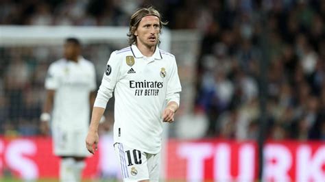 بعد ميسي وبنزيما لوكا مودريتش يتلقى عرضاً من نادي سعودي والكشف عن