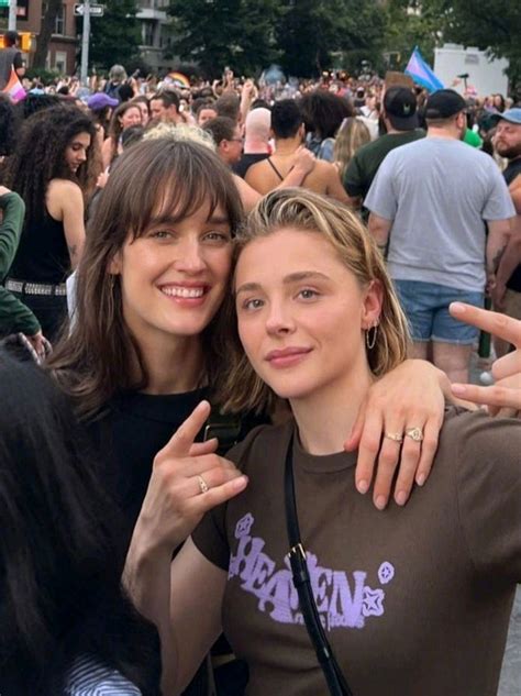 【图片】科洛·格蕾斯·莫瑞兹与女友结婚【奥斯卡吧】百度贴吧