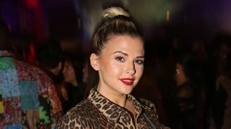 Kelly Vedovelli Séparée De Cyril Hanouna Et Pas Sur W9 Elle Passe Un