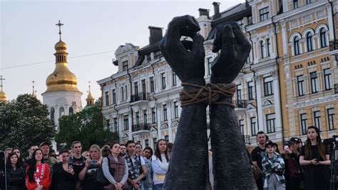 Понад вісім тисяч українців досі перебувають у російському полоні і