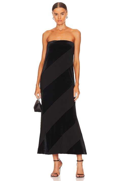Zoë Kravitzs Dress And Shoe Pairing Is So Classic Who What Wear