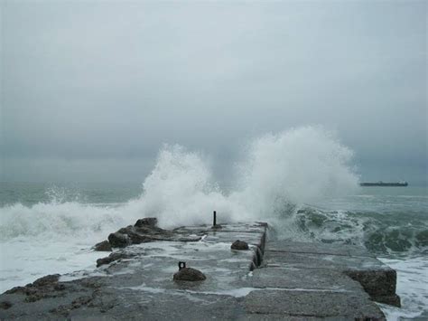 ფოთისა და ყულევის სანაპირო ზოლში 5 6 ბალიანი შტორმია 1tv