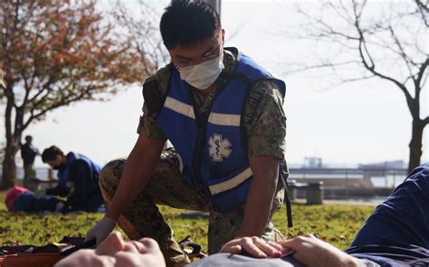 Mock Gun Battles Casualty Drills Hone Skills At 7th Fleets Homeport