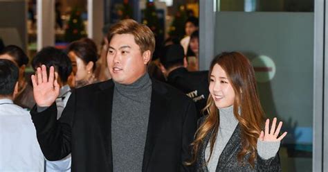 사진 류현진 배지현 부부금의환향
