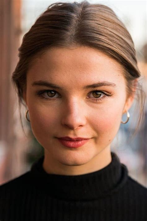 Stefanie Scott About Entertainmentie