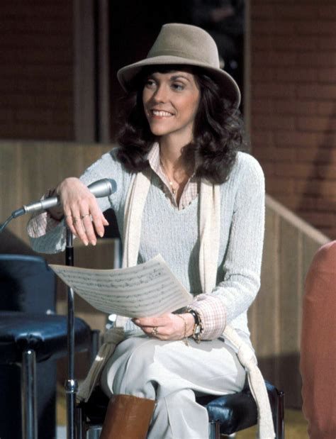 30 Photographs Of Karen Carpenter Performing On Stage In The 1970s And