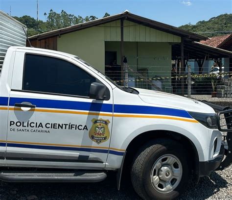 Corpo de idoso é encontrado amarrado dentro de casa em Guaramirim