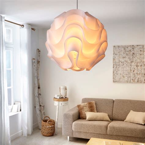 Opter Pour Un éclairage Diffus Avec Une Suspension Blanche à Volutes