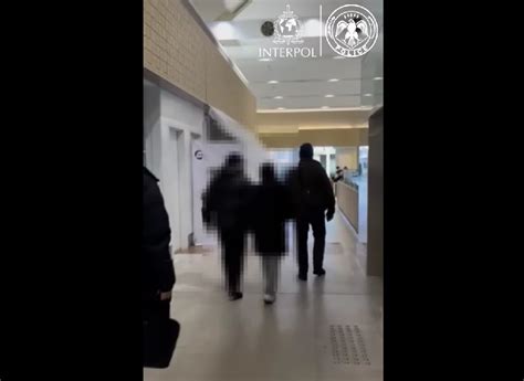 Интерполоор эрэн сурвалжлагдаж байсан 2 этгээдийг Монголд авчирлаа