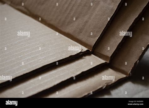 Dicker Karton Fotos Und Bildmaterial In Hoher Auflösung Alamy