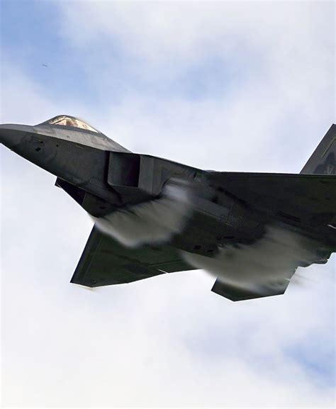 F 22 Raptor High Speed Pass At Houston Airshow 2021