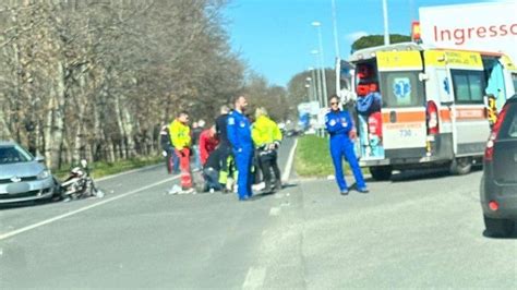 Incidente Stradale Su Via Braccianese Scontro Fra Auto E Moto Morto Un Motociclista Di Anni