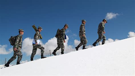 兵哥哥的夏天打开方式 中国军事图片中心 中国军网
