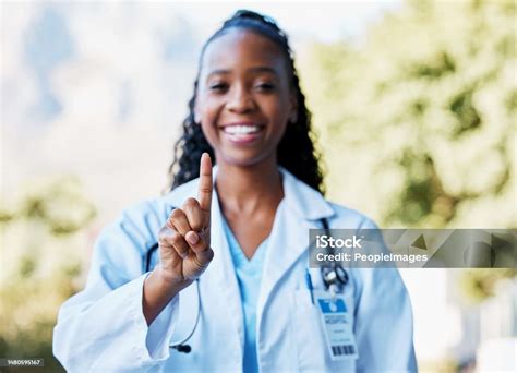 Photo Libre De Droit De Femme Noire Médecin Et Main Pour Les Soins De