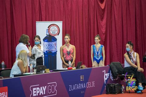 НЕВЯНА ВЛАДИНОВА ПОДАРИ СВОЕ ЛИЧНО ТРИКО НА ДЕНИЦА СТЕФАНОВА ОТ КЛУБ ИМПАЛА фото Анна Недкова