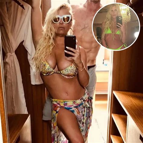 Jessica Simpsons Hottest Bikini Photos Sexiest Swimwear 43 Off