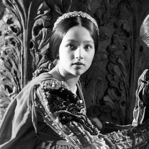 Eyesmagazine 아이즈매거진 영화 으로 알려진 배우 올리비아 핫세가 별세했습니다 향년 73세 유족들은 그녀는 사랑하는 사람들에 둘러싸인 채 평화롭게 세상을