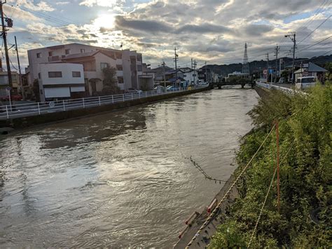 Bonjouryamasan On Twitter 924の16時半頃の巴川。静岡市葵区上土近辺。水位は下がったと言っても、まだまだ