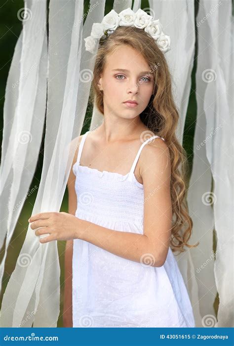 Portrait D Une Belle Fille Image Stock Image Du Mignon