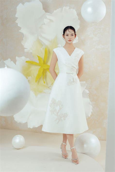 Womens Irises A Line V Neck Taffeta Midi Dress Smlxl White Mean Blvd