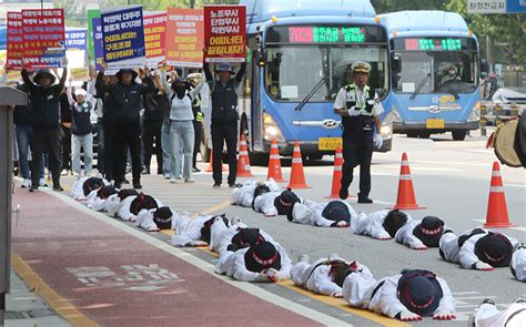 오체투지하는 락앤락 노동자들 민중의소리